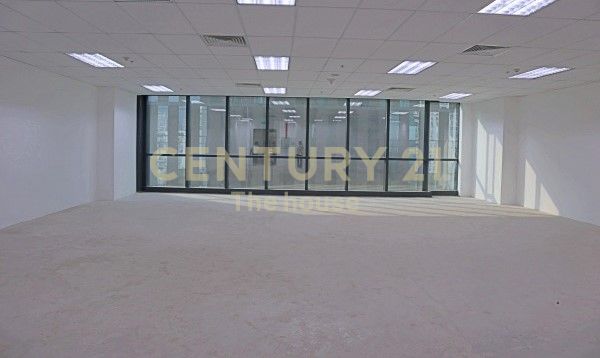 UOA OFFICE BUILDING - Century 21